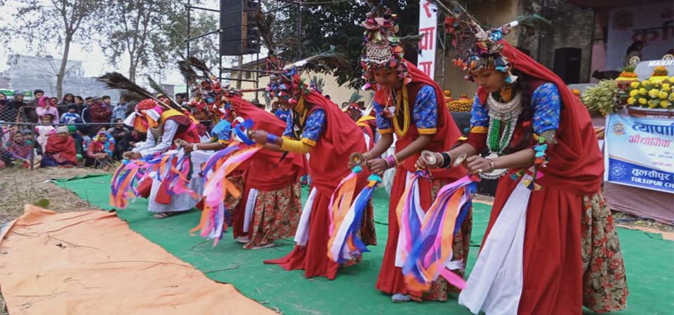 Jhumra – The Vanishing Traditional Tharu Dance « Nepalese Voice