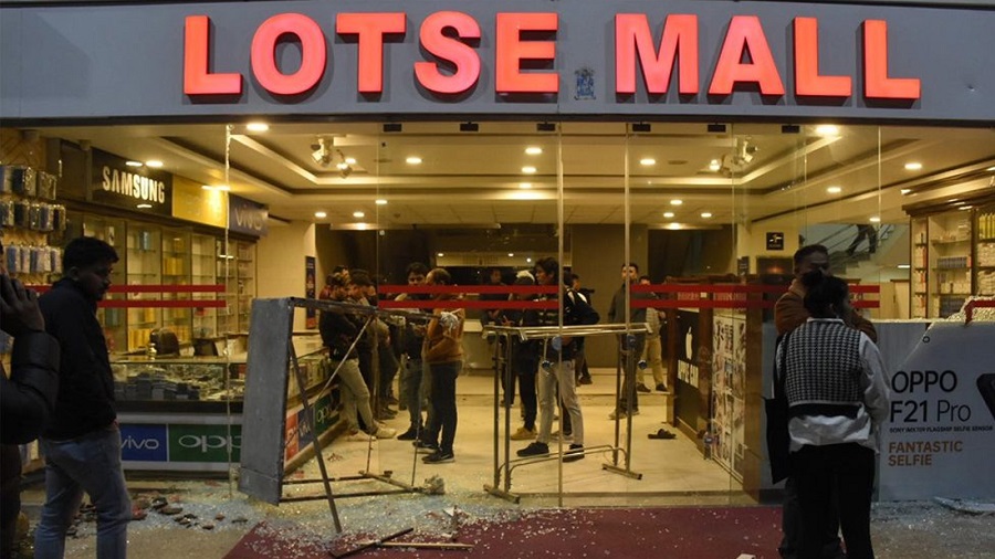 40 people arrested for vandalizing Lotse Mall, torching police vehicles ...